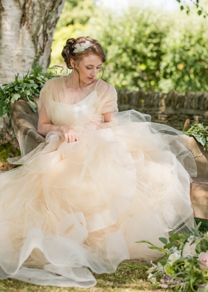 Rustic-Romance-Wedding-Inspiration-Barnsley-House-Wedding-Belles ...